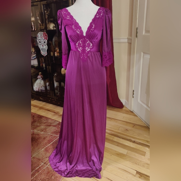 Famous Bodies | Intimates & Sleepwear | Vintage Famous Bodies Night ...